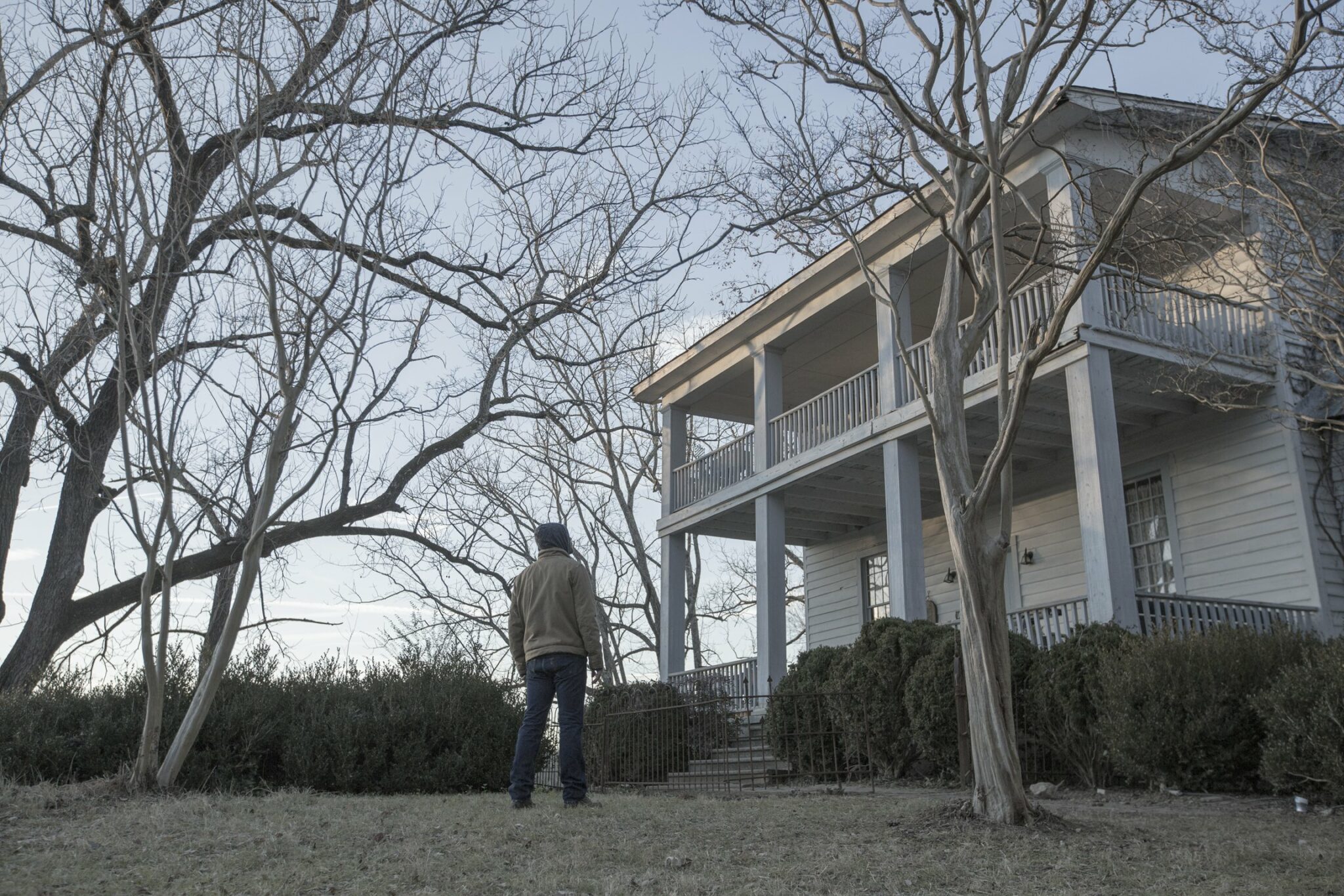 Critique : Outcast – S1.E1 « A Darkness Surrounds Him